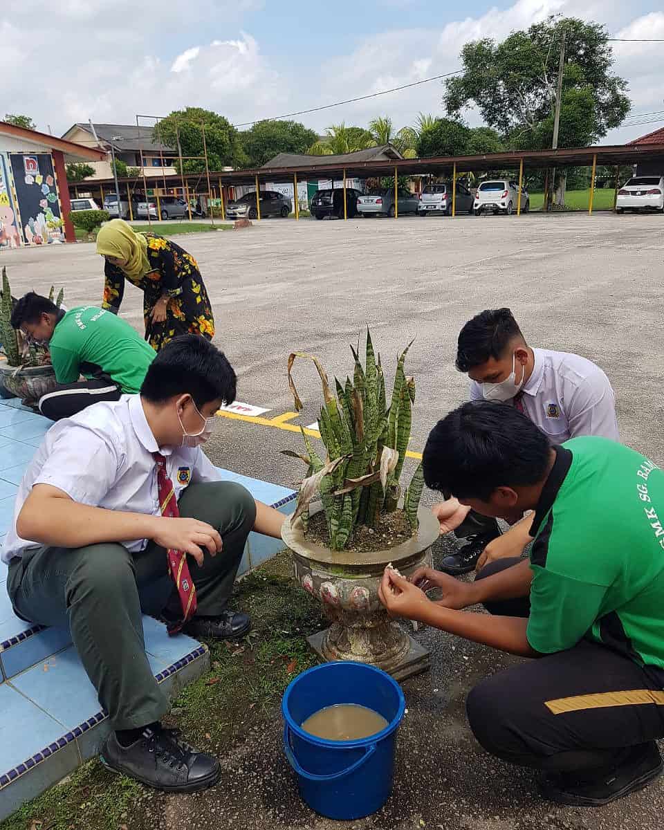Pembersihan Pasu di Tapak Perhimpunan - SMK Sungai Rambai, Melaka